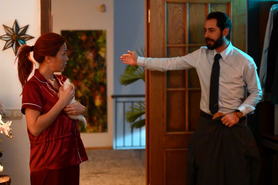 إيلي متري: زوجتي سامحتني مع أنني بشع وشيطان - شاشات Shashat