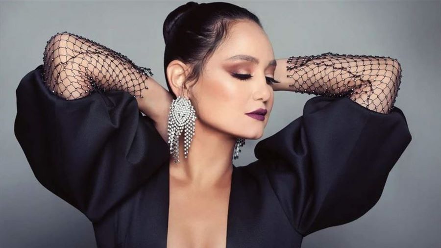 ممثلة لبنانية تتبنّى هذه العبارة الشهيرة لنصرالله - شاشات Shashat