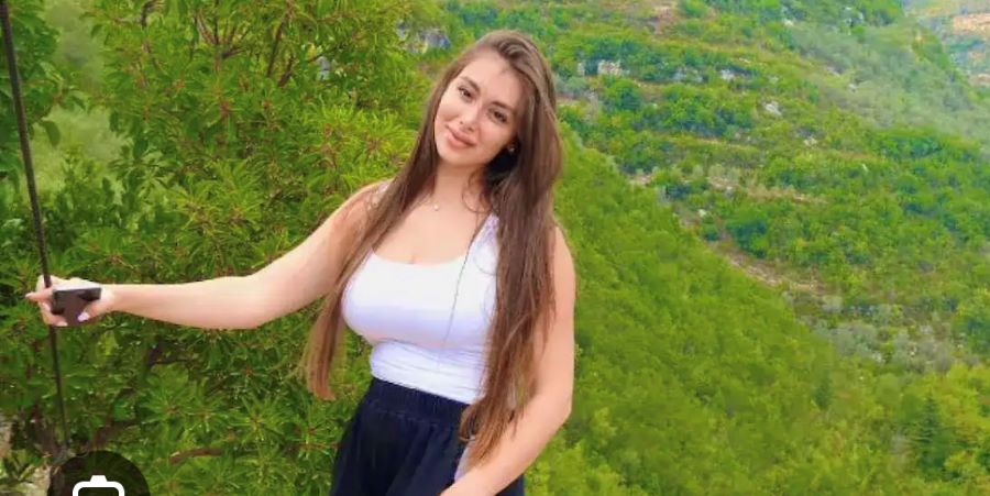 "وضعها بين الحياة والموت".. ممثلة سورية: أنا عم بحتضر سامحوني - شاشات Shashat